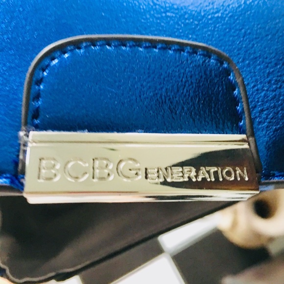 BCBGeneration | Bags | Nwt Bcbg Metallic Looking Comes With Free Gift ...